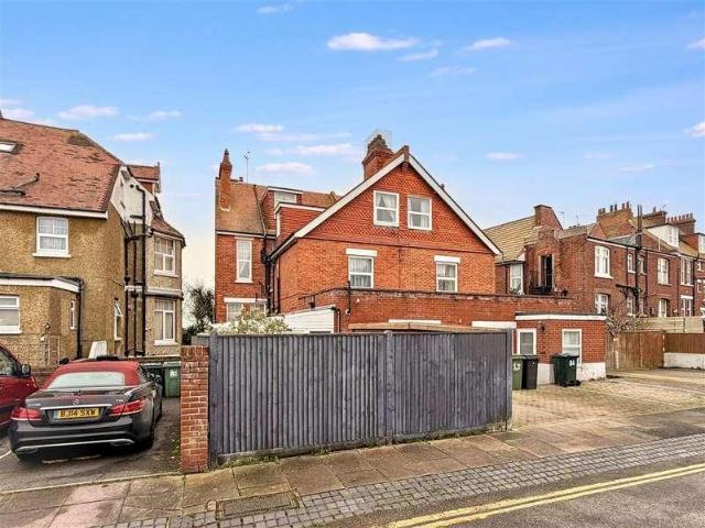 10 bed house for sale