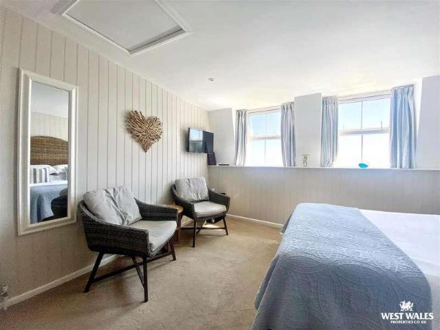 10 bed house for sale