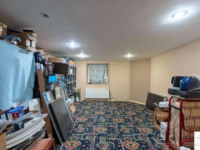 10 bed house for sale