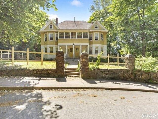 10 bedroom, Manchester CT 06040 104442766