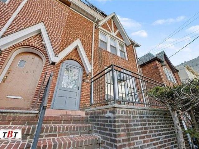 10 bedroom, Brooklyn NY 11210 103621444