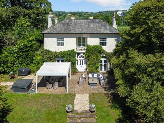 10 bedroom country house for sale