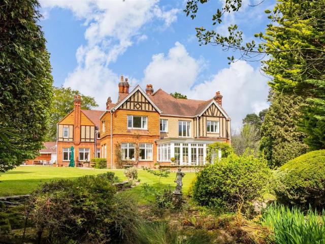 10 bedroom country house for sale