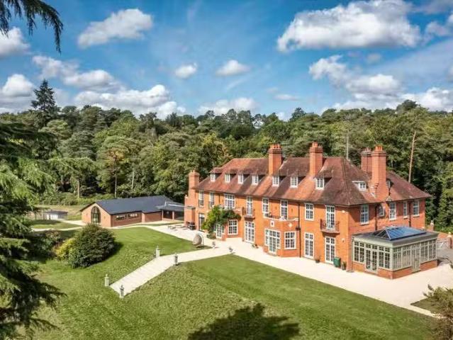 10 bedroom detached house for rent in Frensham Vale, Lower Bou.