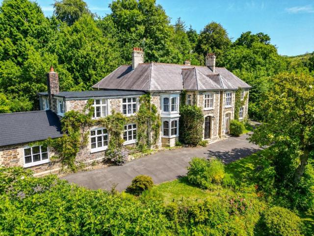 10 bedroom detached house for sale