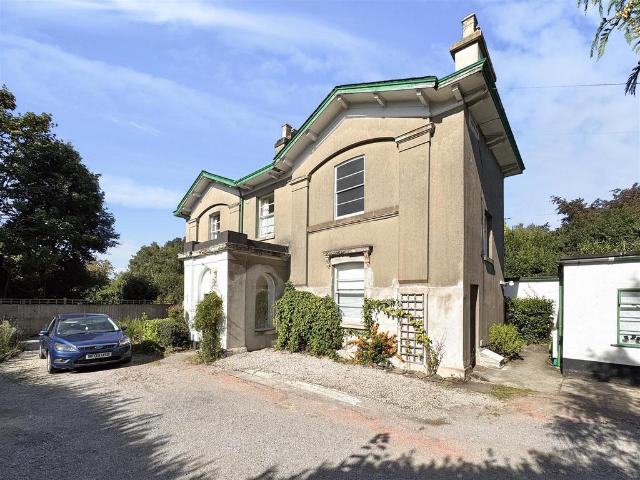 10 bedroom detached house for sale