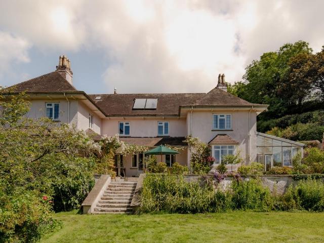 10 bedroom detached house for sale