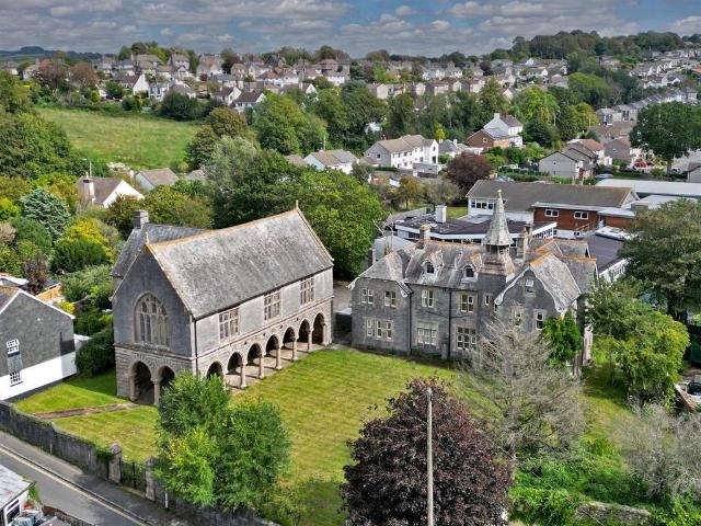 10 bedroom detached house for sale