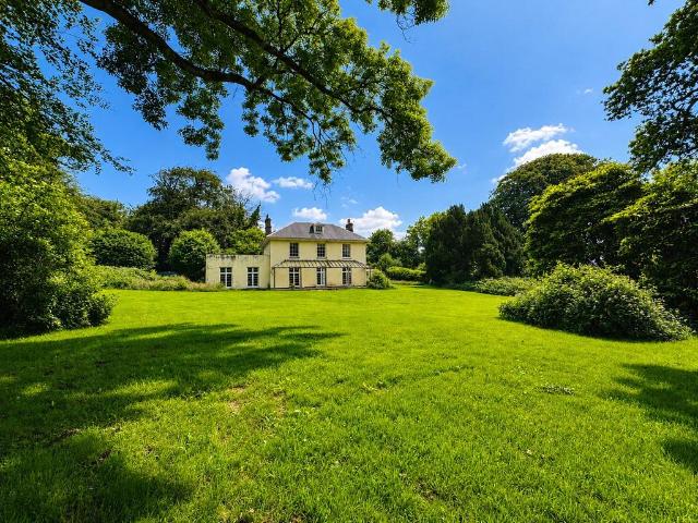10 bedroom detached house for sale
