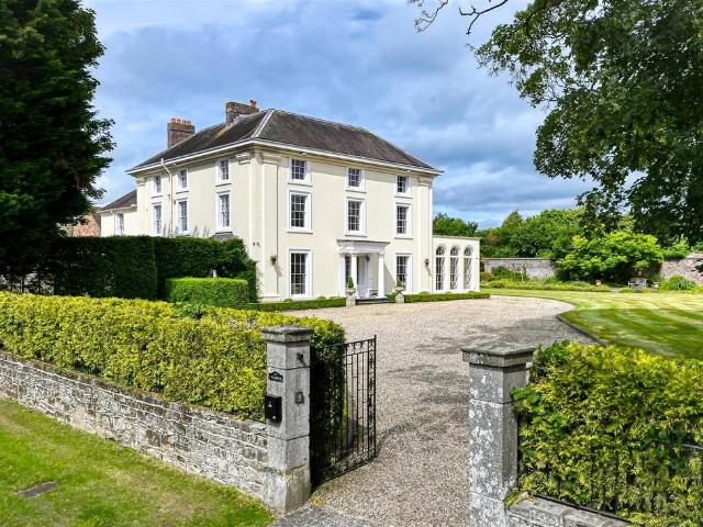 10 bedroom detached house for sale