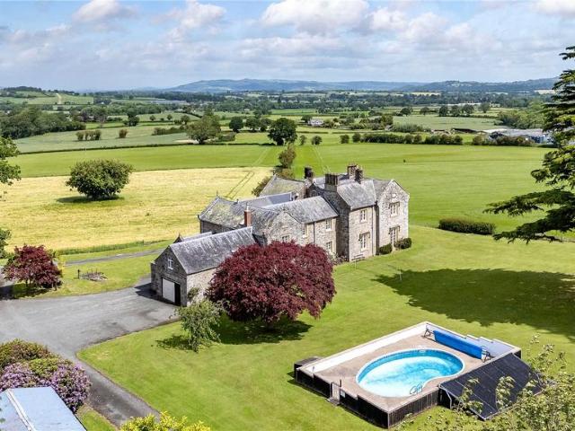 10 bedroom detached house for sale