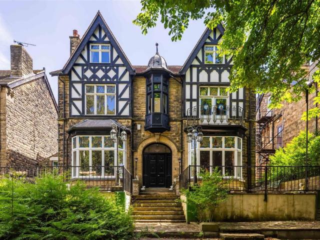 10 bedroom detached house for sale