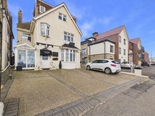 10 bedroom detached house for sale