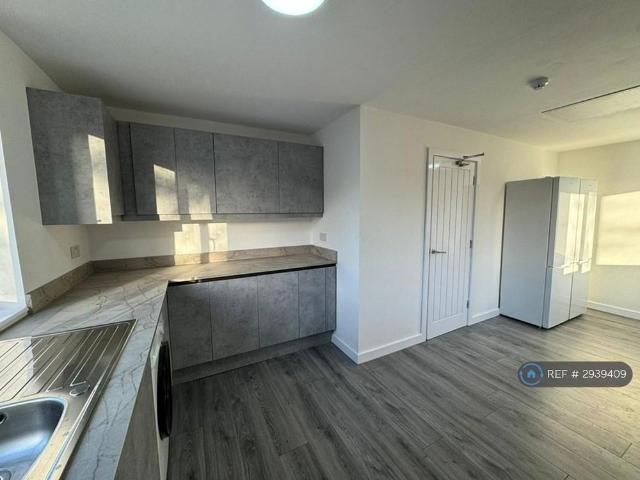 10 bedroom detached house to rent