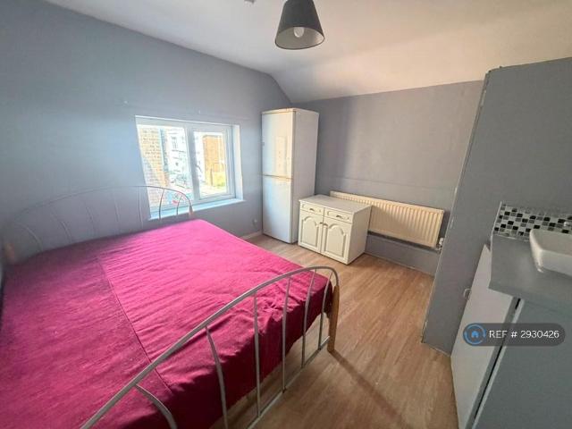 10 bedroom detached house to rent