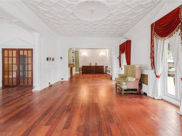 10 bedroom detached house to rent