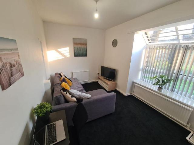 10 bedroom detached house to rent