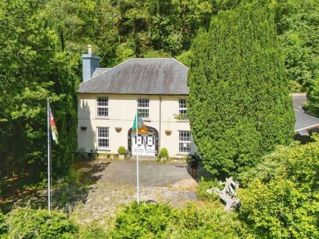 10 Bedroom Detached House