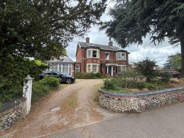 10 Bedroom Detached House