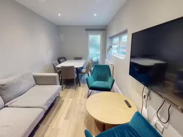 10 bedroom end of terrace house for rent in Fishponds Road, Ea.