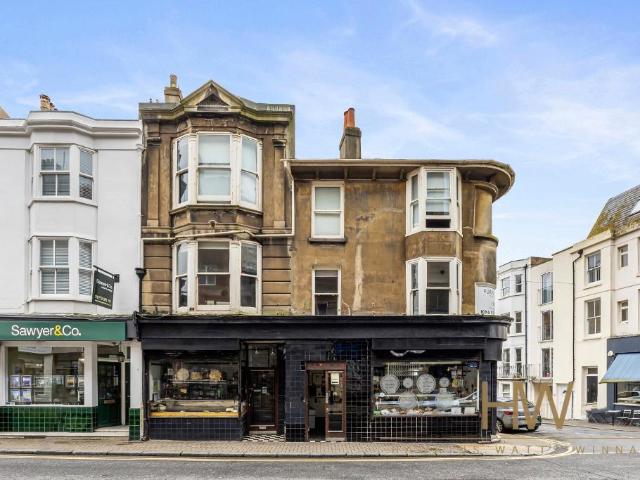 10 bedroom end of terrace house for sale