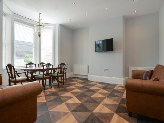 10 bedroom end of terrace house to rent