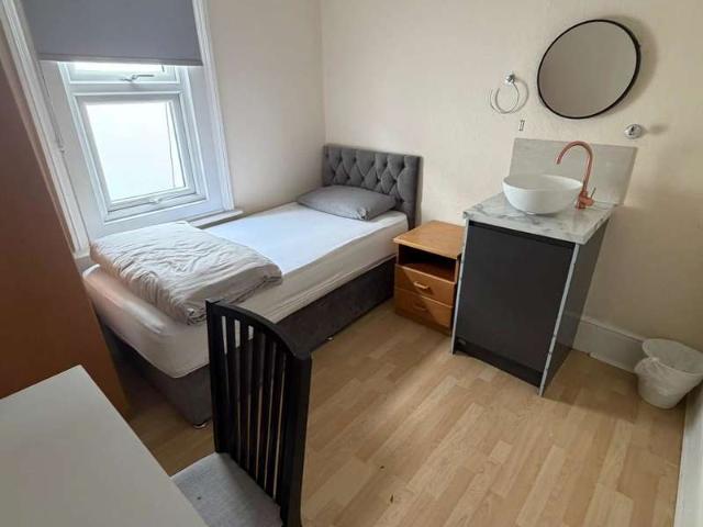 10 Bedroom Flat