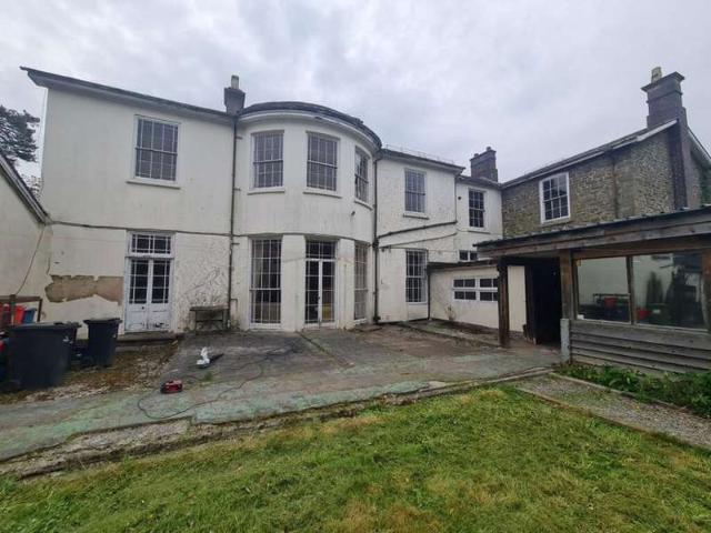 10 Bedroom Flat