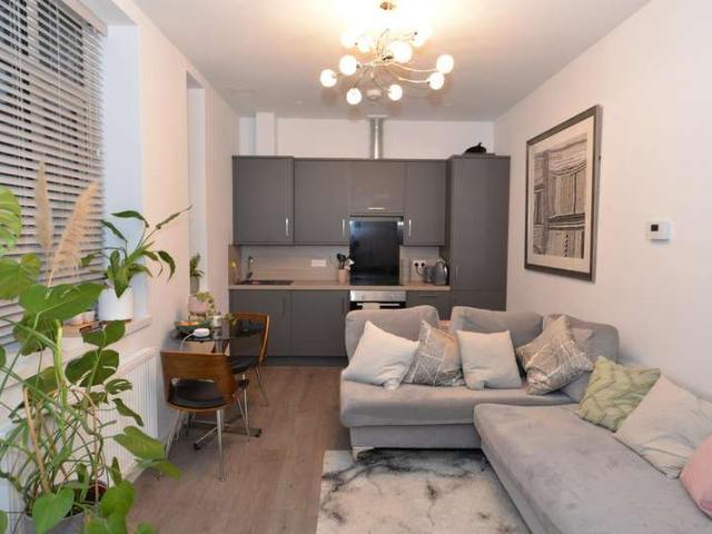 10 Bedroom Flat