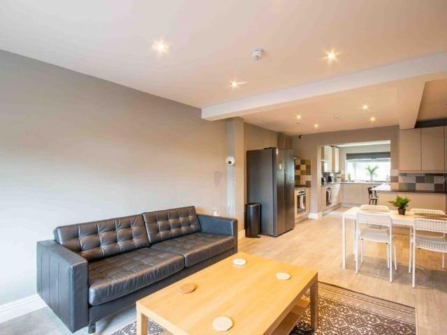 10 bedroom flat share to rent