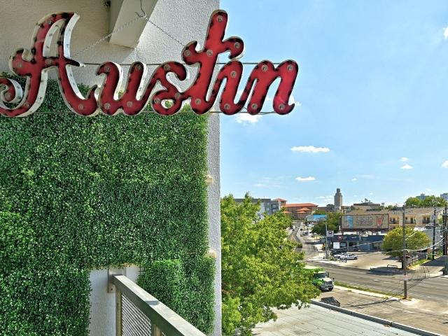 10 Bedroom Home for Rent at 605 W 29th 1/2 St, Austin, TX 78705 West University