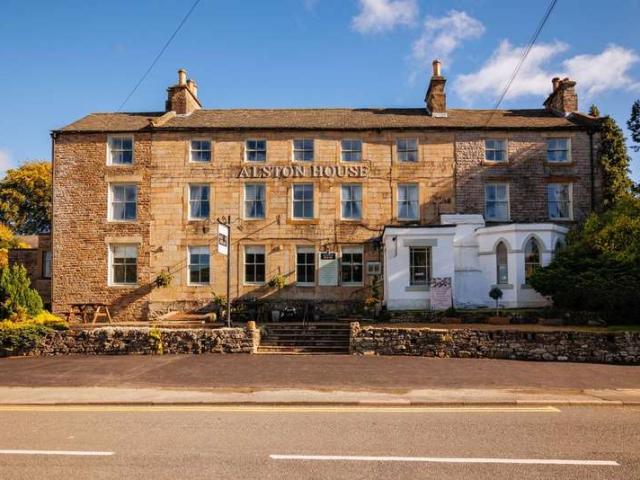 10 Bedroom Hotel Commercial