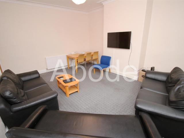 10 Bedroom House for rent at Cardigan Road, Headingley, Leeds