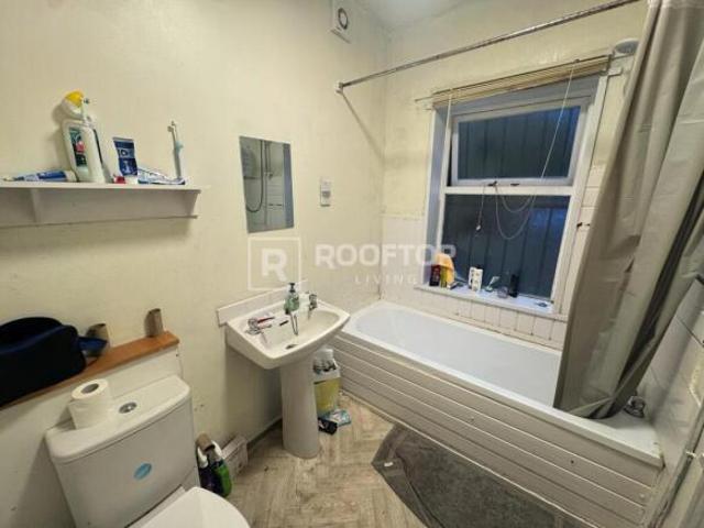 10 bedroom house for rent in Regent Park Avenue, Leeds, LS6