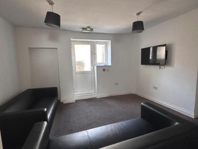 10 bedroom house share to rent