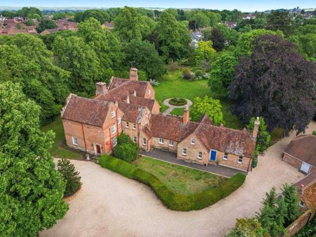 10 Bedroom House