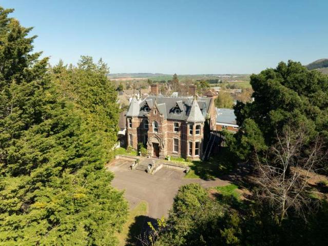 10 Bedroom House