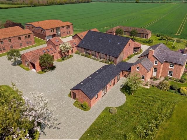 10 bedroom link detached house for sale