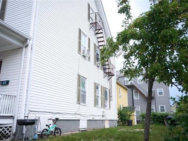 10 bedroom, Pawtucket RI 02860 104605392