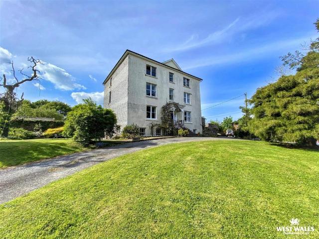 10 bedroom property with land for sale