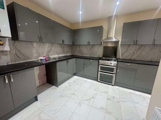 6 Bedroom Property