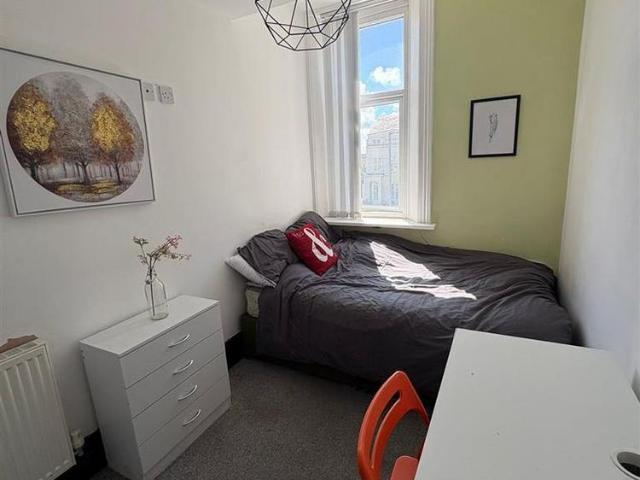 10 bedroom semi detached house to rent
