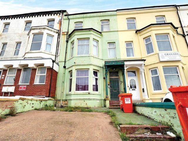 10 bedroom terraced house for sale