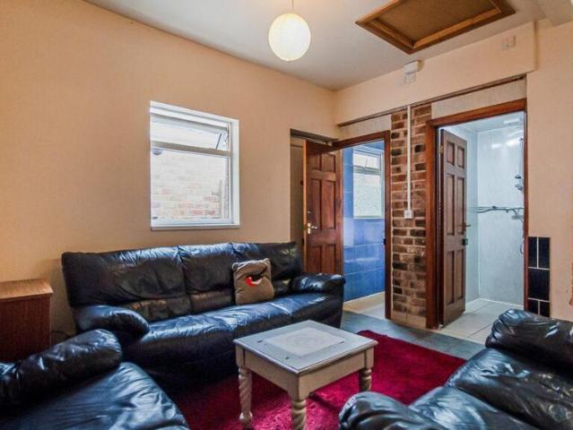 10 bedroom terraced house to rent