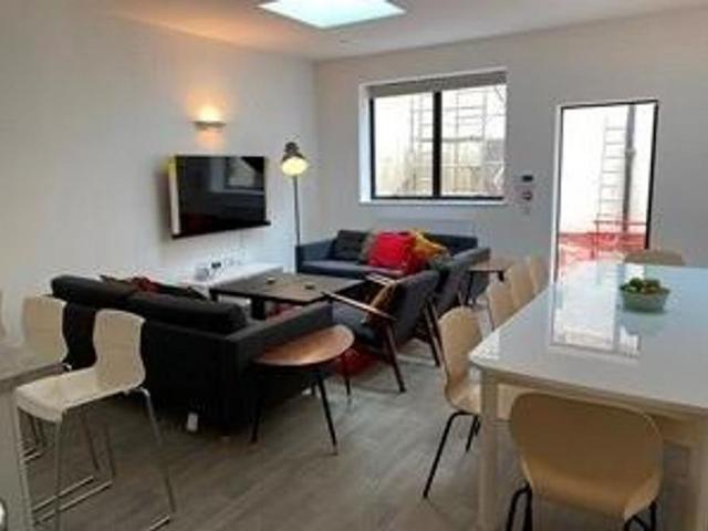 10 bedroom terraced house to rent