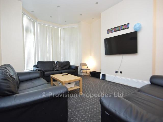 10 bedroom terraced house to rent