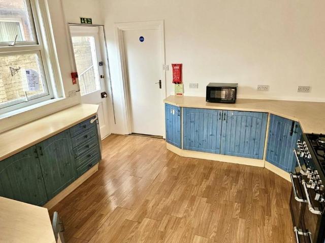 10 bedroom terraced house to rent