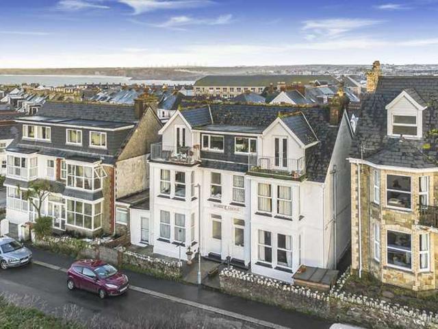 10 Bedroom Town House
