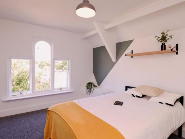 10 Bedroom, 1 Bathroom