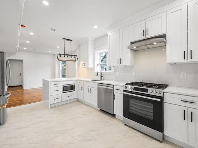 10 Beech St Unit 3, Cambridge, MA 02140